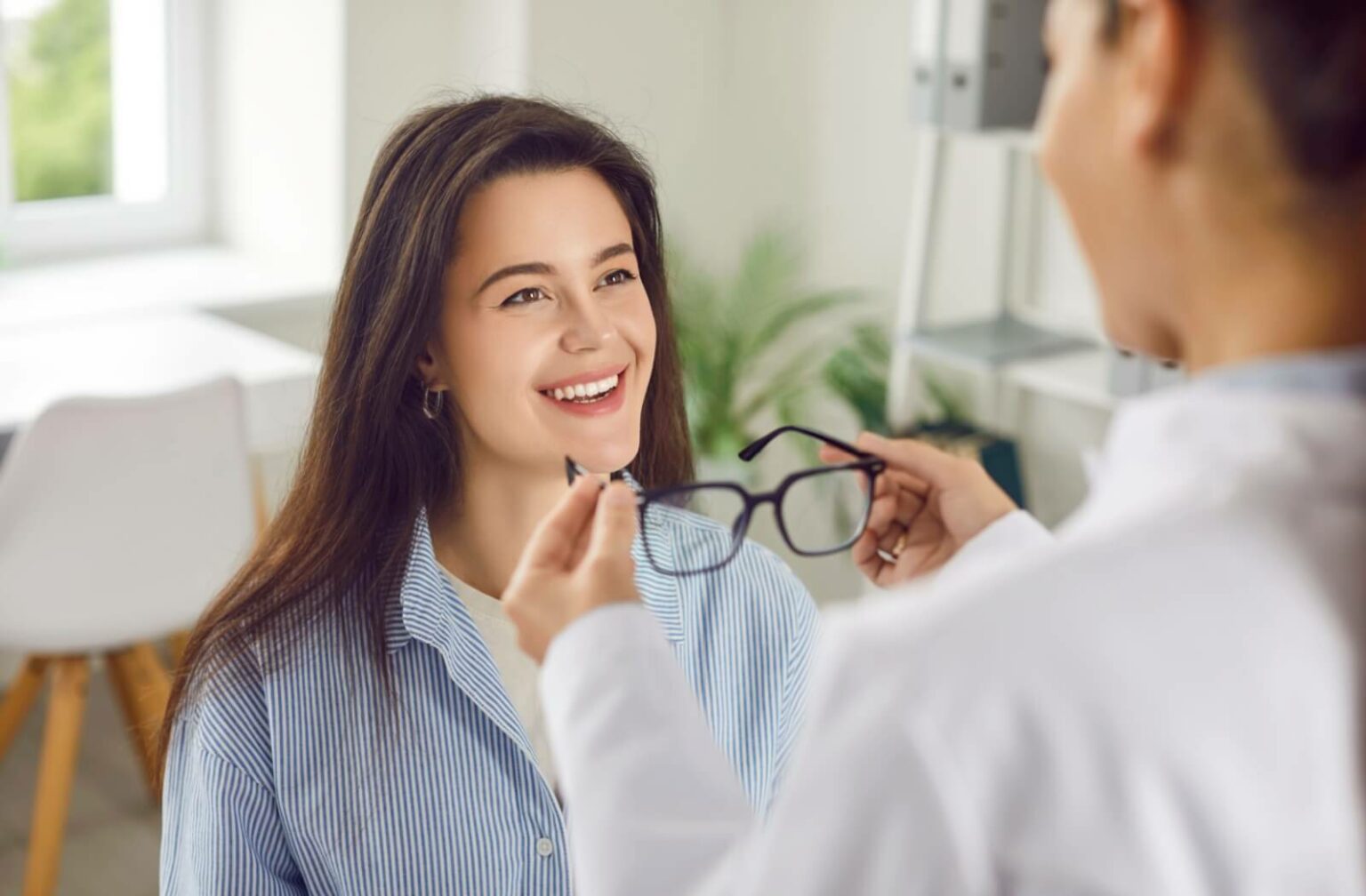 Are Contact Lens Prescriptions the Same as Glasses?